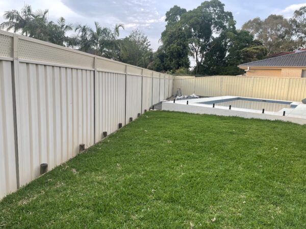 5 reasons to choose COLORBOND® fence extensions to improve home ...